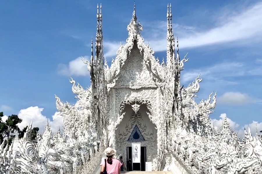 Hot Spring + Wat Rong Khun(white temple) + Wat Rong Suea Ten(Blue ...
